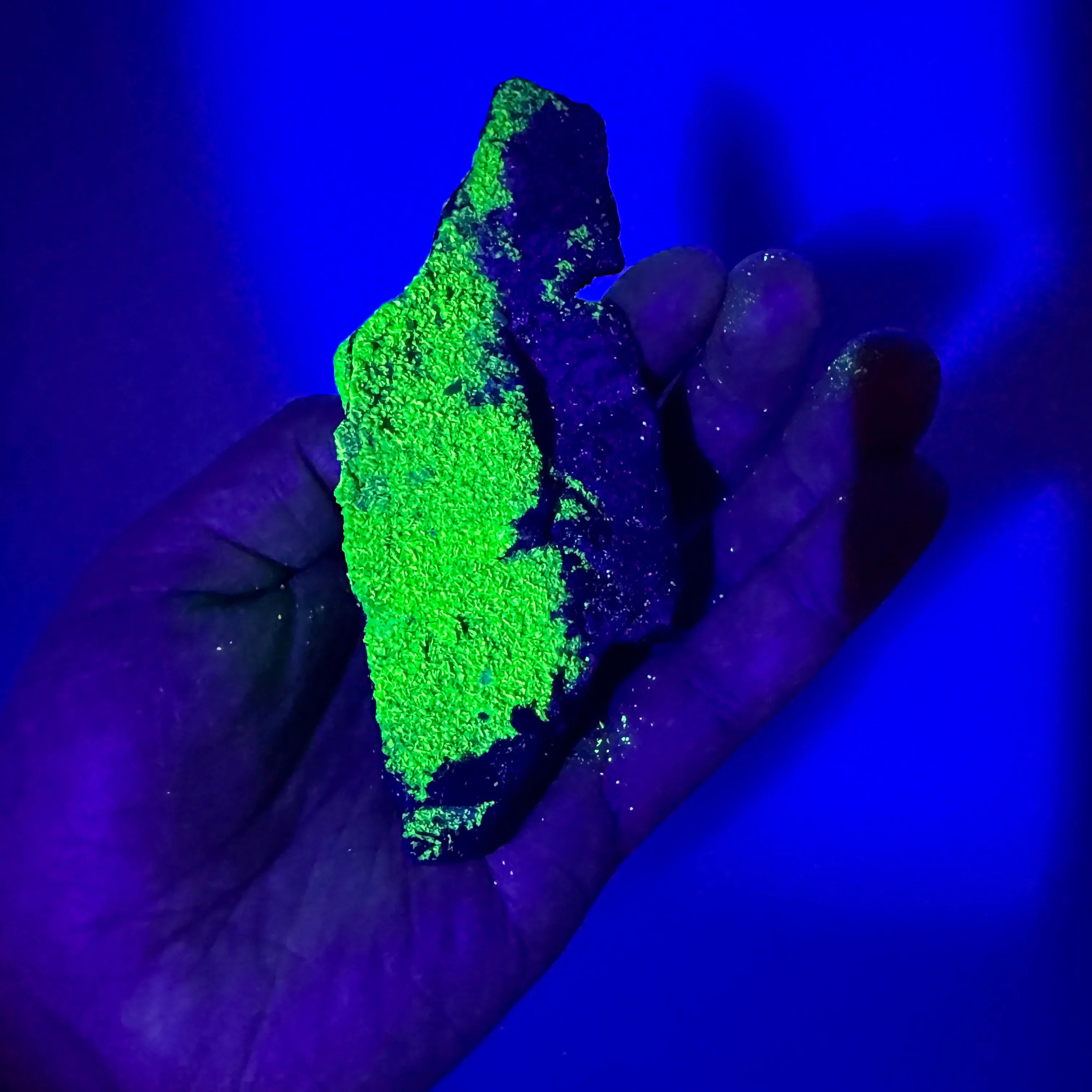 Autunita fluorescente de Portugal - Munay Mnerales – Munay Minerales ...